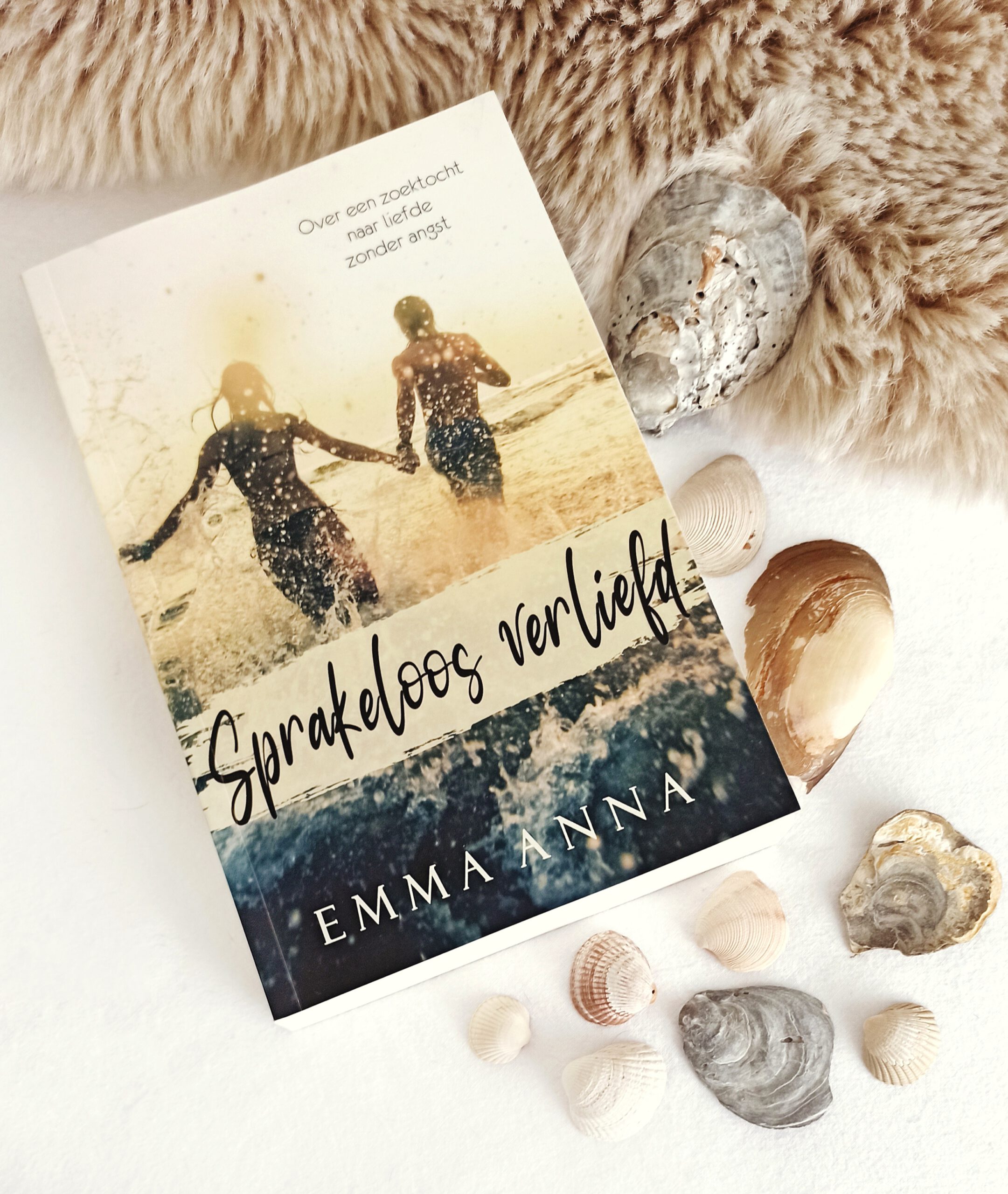 Recensie: Sprakeloos Verliefd - Emma Anna • So Many Books
